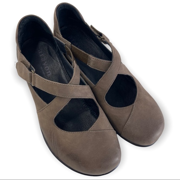 Aravon | Shoes | Aravon Brown Leather Mary Jane Heels Shoes 8d | Poshmark